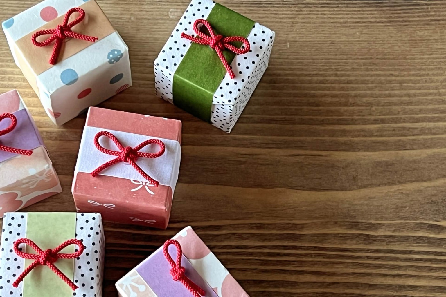 卒業祝いの相場はいくら？貰って嬉しいプレゼントや渡す際のマナーをご紹介します | スモールハピネスの小さな幸せみ～つけた☆